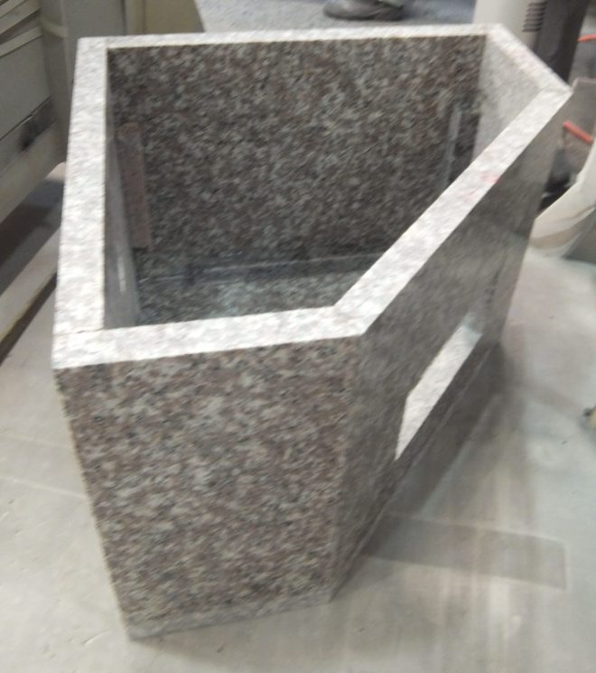 G663 吐水口の組み立ては、石屋ならではの裏技接着で！